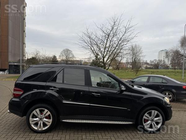 Black Mercedes-Benz ML 320 2006 in Riga, with an engine capacity of 3.00 L and mileage of 316 thousand km for 5390 €, photo 5 on AUTOMOTO.COM.LV