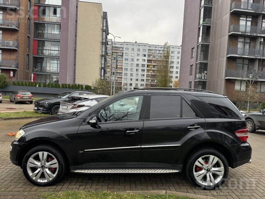 Black Mercedes-Benz ML 320 2006 in Riga, with an engine capacity of 3.00 L and mileage of 316 thousand km for 5390 €, photo 6 on AUTOMOTO.COM.LV