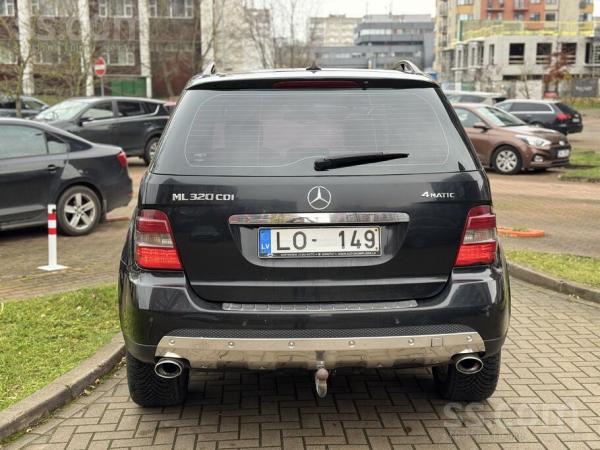 Black Mercedes-Benz ML 320 2006 in Riga, with an engine capacity of 3.00 L and mileage of 316 thousand km for 5390 €, photo 7 on AUTOMOTO.COM.LV