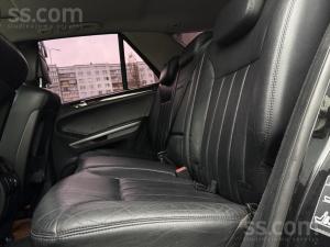 Black Mercedes-Benz ML 320 2006 in Riga, with an engine capacity of 3.00 L and mileage of 316 thousand km for 5390 €, photo 11 on AUTOMOTO.COM.LV
