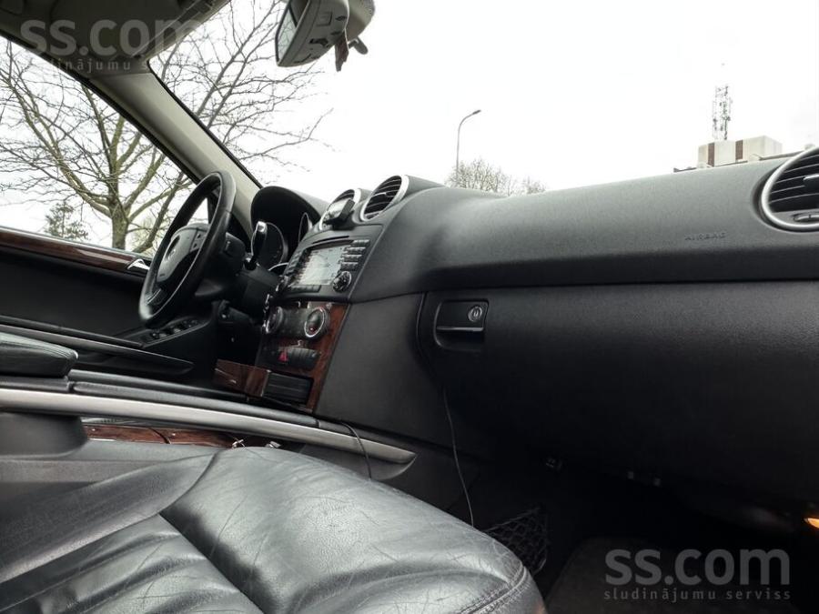 Black Mercedes-Benz ML 320 2006 in Riga, with an engine capacity of 3.00 L and mileage of 316 thousand km for 5390 €, photo 12 on AUTOMOTO.COM.LV