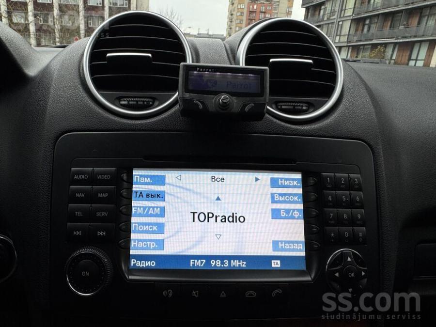 Black Mercedes-Benz ML 320 2006 in Riga, with an engine capacity of 3.00 L and mileage of 316 thousand km for 5390 €, photo 15 on AUTOMOTO.COM.LV