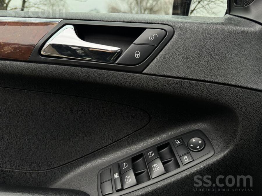 Black Mercedes-Benz ML 320 2006 in Riga, with an engine capacity of 3.00 L and mileage of 316 thousand km for 5390 €, photo 18 on AUTOMOTO.COM.LV