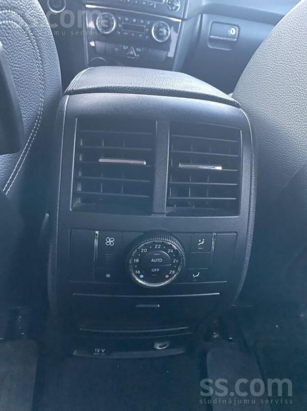 Black Mercedes-Benz ML 320 2006 in Liepaja, with an engine capacity of 3.00 L and mileage of 326 thousand km for 4700 €, photo 5 on AUTOMOTO.COM.LV
