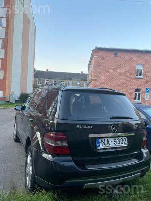 Melns Mercedes-Benz ML 320 2006 Liepāja, ar dzinēja tilpumu 3.00 L un nobraukumu 326 tūkst. km par 4700 €, foto 6 vietnē AUTOMOTO.COM.LV