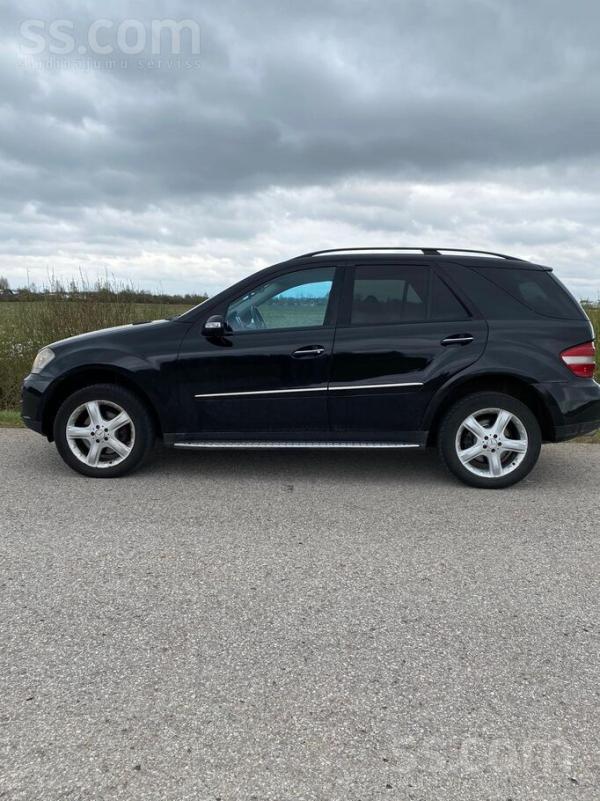 Black Mercedes-Benz ML 320 2007 in Riga, with an engine capacity of 3.00 L and mileage of 240 thousand km for 5700 €, photo 6 on AUTOMOTO.COM.LV