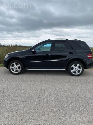 Black Mercedes-Benz ML 320 2007 in Riga, with an engine capacity of 3.00 L and mileage of 240 thousand km for 5700 €, photo 6 on AUTOMOTO.COM.LV