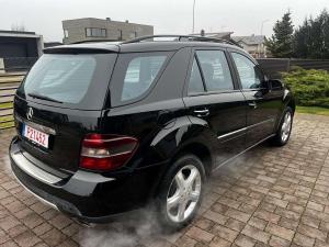 Melns Mercedes-Benz ML 320 2007 Vilkaviškis, ar dzinēja tilpumu 2.99 L un nobraukumu 29 tūkst. km par 5499 €, foto 4 vietnē AUTOMOTO.COM.LV