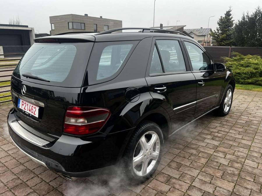 Melns Mercedes-Benz ML 320 2007 Vilkaviškis, ar dzinēja tilpumu 2.99 L un nobraukumu 29 tūkst. km par 5499 €, foto 4 vietnē AUTOMOTO.COM.LV