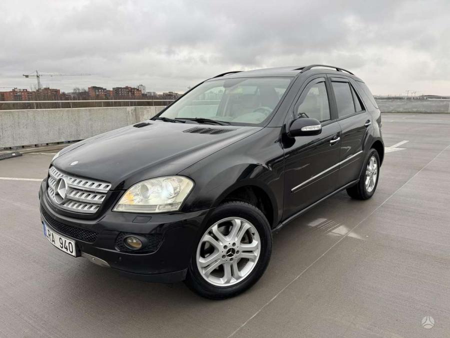 Melns Mercedes-Benz ML 320 2007 Viļņa, ar dzinēja tilpumu 3.00 L un nobraukumu 300 tūkst. km par 4250 €, foto 1 vietnē AUTOMOTO.COM.LV