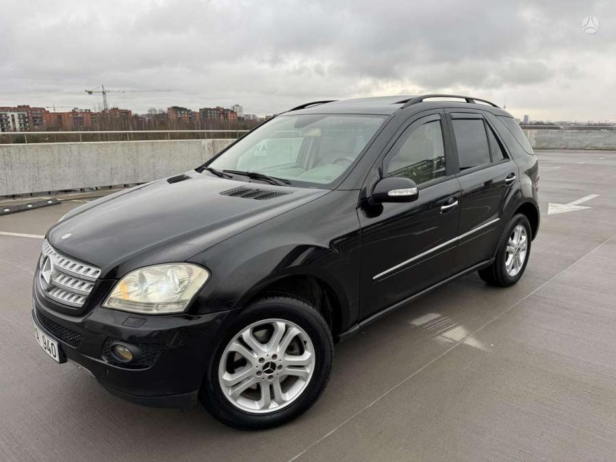 Melns Mercedes-Benz ML 320 2007 Viļņa, ar dzinēja tilpumu 3.00 L un nobraukumu 300 tūkst. km par 4250 €, foto 3 vietnē AUTOMOTO.COM.LV