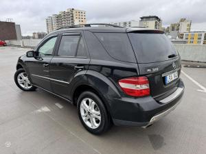 Melns Mercedes-Benz ML 320 2007 Viļņa, ar dzinēja tilpumu 3.00 L un nobraukumu 300 tūkst. km par 4250 €, foto 7 vietnē AUTOMOTO.COM.LV