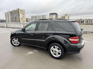 Melns Mercedes-Benz ML 320 2007 Viļņa, ar dzinēja tilpumu 3.00 L un nobraukumu 300 tūkst. km par 4250 €, foto 8 vietnē AUTOMOTO.COM.LV
