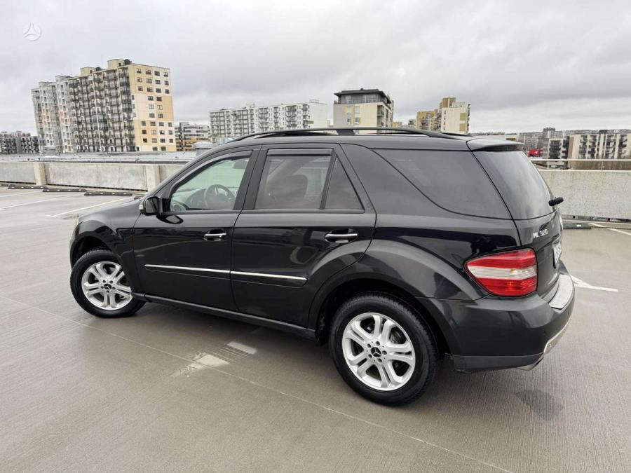 Melns Mercedes-Benz ML 320 2007 Viļņa, ar dzinēja tilpumu 3.00 L un nobraukumu 300 tūkst. km par 4250 €, foto 8 vietnē AUTOMOTO.COM.LV