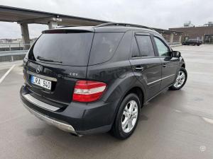 Melns Mercedes-Benz ML 320 2007 Viļņa, ar dzinēja tilpumu 3.00 L un nobraukumu 300 tūkst. km par 4250 €, foto 11 vietnē AUTOMOTO.COM.LV