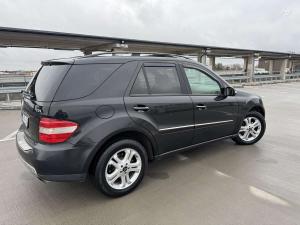 Melns Mercedes-Benz ML 320 2007 Viļņa, ar dzinēja tilpumu 3.00 L un nobraukumu 300 tūkst. km par 4250 €, foto 12 vietnē AUTOMOTO.COM.LV