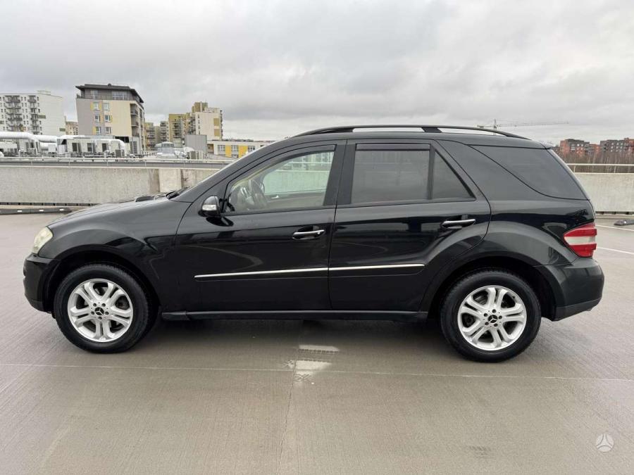Melns Mercedes-Benz ML 320 2007 Viļņa, ar dzinēja tilpumu 3.00 L un nobraukumu 300 tūkst. km par 4250 €, foto 13 vietnē AUTOMOTO.COM.LV