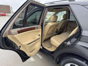 Melns Mercedes-Benz ML 320 2007 Viļņa, ar dzinēja tilpumu 3.00 L un nobraukumu 300 tūkst. km par 4250 €, foto 18 vietnē AUTOMOTO.COM.LV