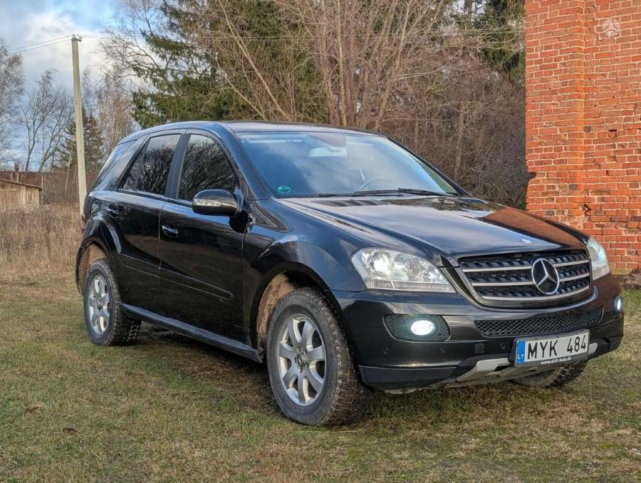 Black Mercedes-Benz ML 320 2007 in Kaunas, with an engine capacity of 2.99 L and mileage of 380 thousand km for 5900 €, photo 4 on AUTOMOTO.COM.LV