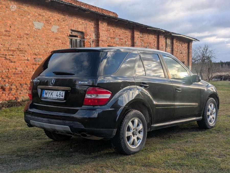 Black Mercedes-Benz ML 320 2007 in Kaunas, with an engine capacity of 2.99 L and mileage of 380 thousand km for 5900 €, photo 6 on AUTOMOTO.COM.LV