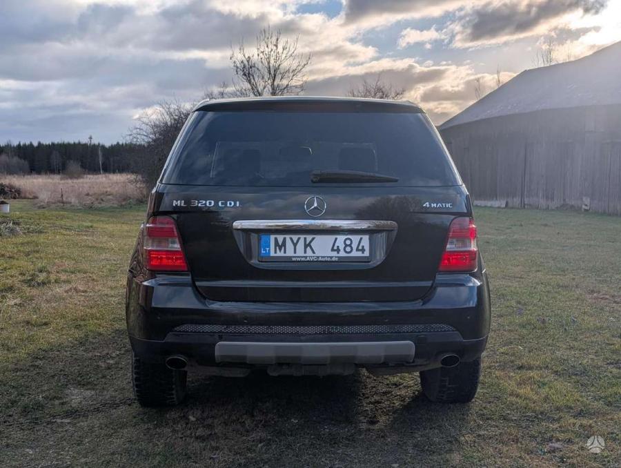 Black Mercedes-Benz ML 320 2007 in Kaunas, with an engine capacity of 2.99 L and mileage of 380 thousand km for 5900 €, photo 7 on AUTOMOTO.COM.LV
