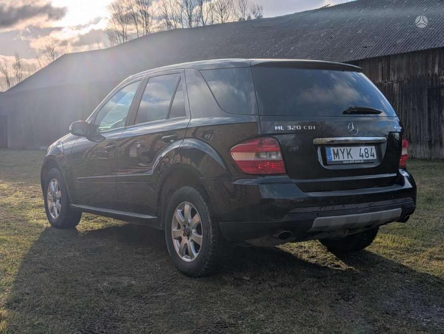 Black Mercedes-Benz ML 320 2007 in Kaunas, with an engine capacity of 2.99 L and mileage of 380 thousand km for 5900 €, photo 8 on AUTOMOTO.COM.LV