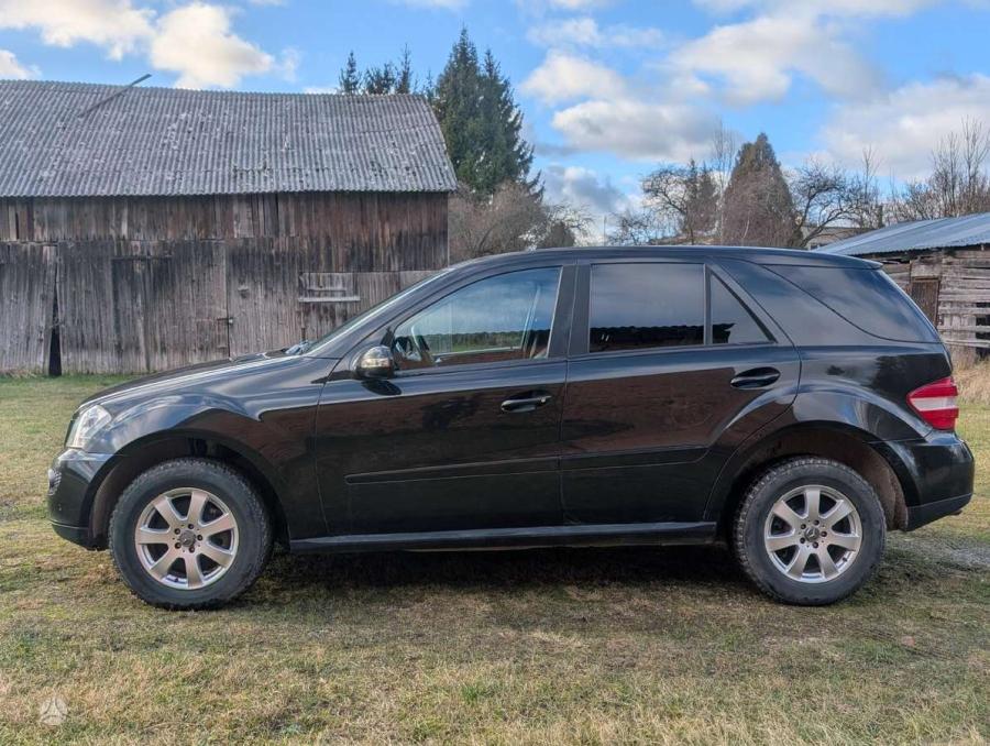 Black Mercedes-Benz ML 320 2007 in Kaunas, with an engine capacity of 2.99 L and mileage of 380 thousand km for 5900 €, photo 9 on AUTOMOTO.COM.LV