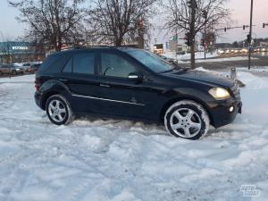 Melns Mercedes-Benz ML 320 2007 Kauņa, ar dzinēja tilpumu 3.00 L un nobraukumu 300 tūkst. km par 3850 €, foto 2 vietnē AUTOMOTO.COM.LV
