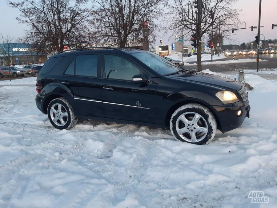 Melns Mercedes-Benz ML 320 2007 Kauņa, ar dzinēja tilpumu 3.00 L un nobraukumu 300 tūkst. km par 3850 €, foto 2 vietnē AUTOMOTO.COM.LV