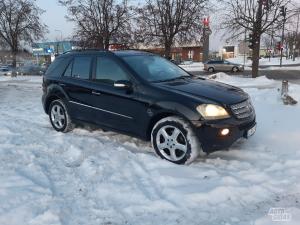 Melns Mercedes-Benz ML 320 2007 Kauņa, ar dzinēja tilpumu 3.00 L un nobraukumu 300 tūkst. km par 3850 €, foto 3 vietnē AUTOMOTO.COM.LV