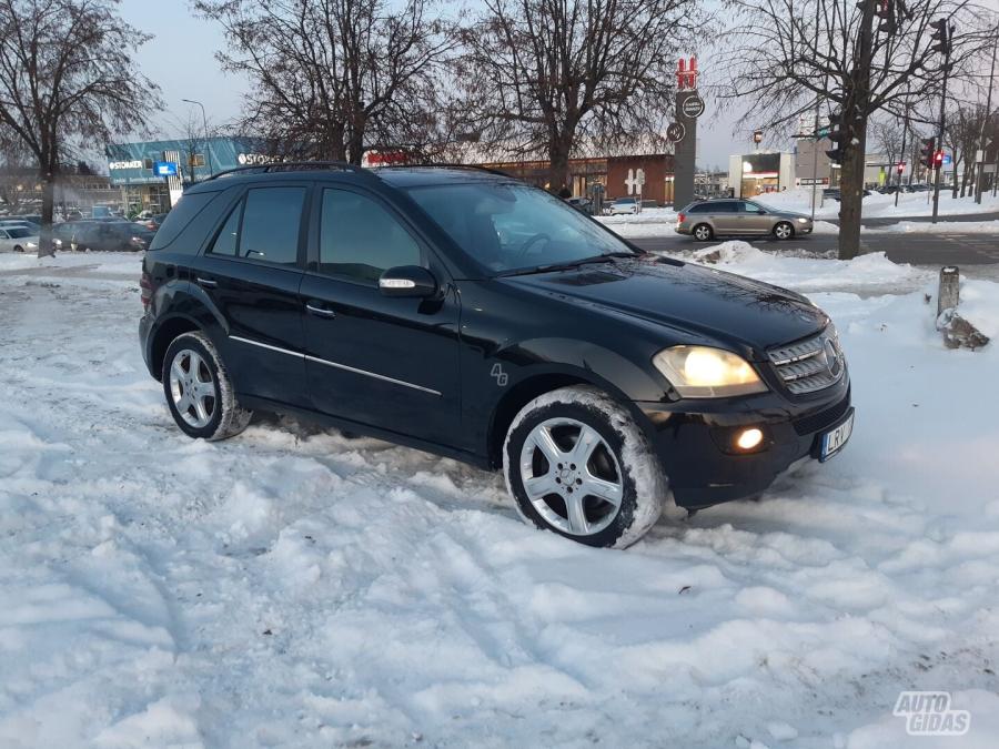 Melns Mercedes-Benz ML 320 2007 Kauņa, ar dzinēja tilpumu 3.00 L un nobraukumu 300 tūkst. km par 3850 €, foto 3 vietnē AUTOMOTO.COM.LV