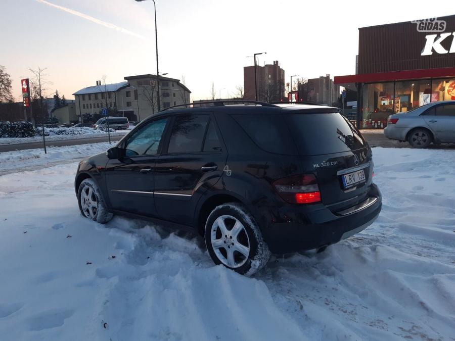 Melns Mercedes-Benz ML 320 2007 Kauņa, ar dzinēja tilpumu 3.00 L un nobraukumu 300 tūkst. km par 3850 €, foto 12 vietnē AUTOMOTO.COM.LV