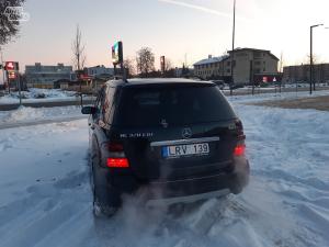 Melns Mercedes-Benz ML 320 2007 Kauņa, ar dzinēja tilpumu 3.00 L un nobraukumu 300 tūkst. km par 3850 €, foto 14 vietnē AUTOMOTO.COM.LV