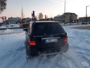 Melns Mercedes-Benz ML 320 2007 Kauņa, ar dzinēja tilpumu 3.00 L un nobraukumu 300 tūkst. km par 3850 €, foto 15 vietnē AUTOMOTO.COM.LV
