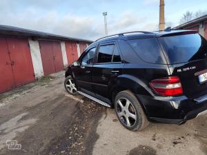 Melns Mercedes-Benz ML 320 2007 Klaipėda, ar dzinēja tilpumu 3.00 L un nobraukumu 374 tūkst. km par 4500 €, foto  vietnē AUTOMOTO.COM.LV