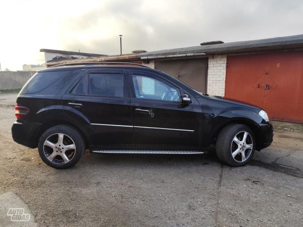 Black Mercedes-Benz ML 320 2007 in Klaipeda, with an engine capacity of 3.00 L and mileage of 374 thousand km for 4500 €, photo 3 on AUTOMOTO.COM.LV