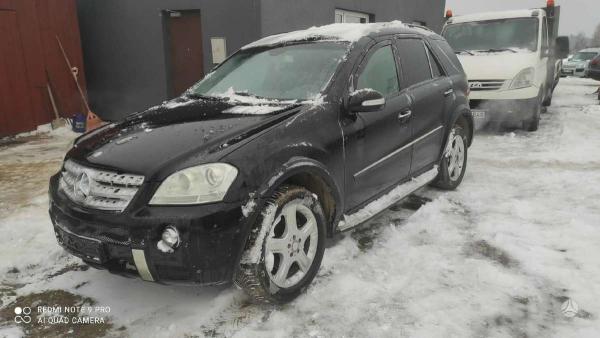 Melns Mercedes-Benz ML 320 2007 Viļņa, ar dzinēja tilpumu 3.00 L un nobraukumu 250 tūkst. km par 3900 €, foto 1 vietnē AUTOMOTO.COM.LV