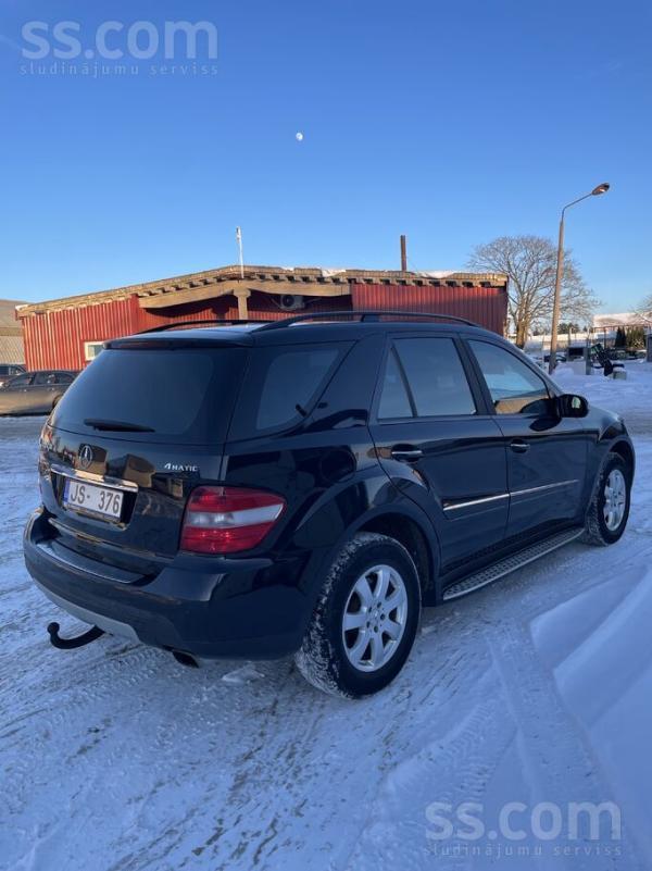 Melns Mercedes-Benz ML 320 2007 Liepāja, ar dzinēja tilpumu 3.00 L un nobraukumu 321 tūkst. km par 6400 €, foto 4 vietnē AUTOMOTO.COM.LV