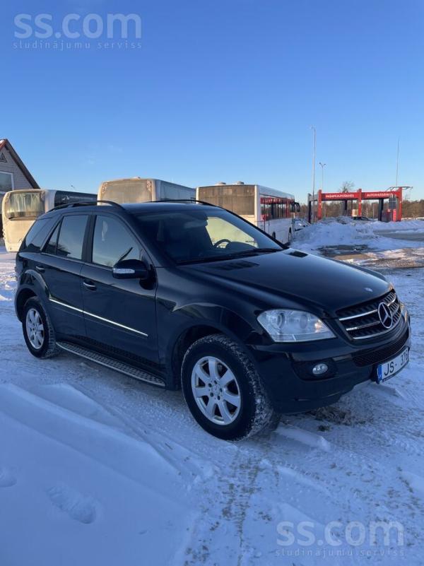 Melns Mercedes-Benz ML 320 2007 Liepāja, ar dzinēja tilpumu 3.00 L un nobraukumu 321 tūkst. km par 6400 €, foto 5 vietnē AUTOMOTO.COM.LV