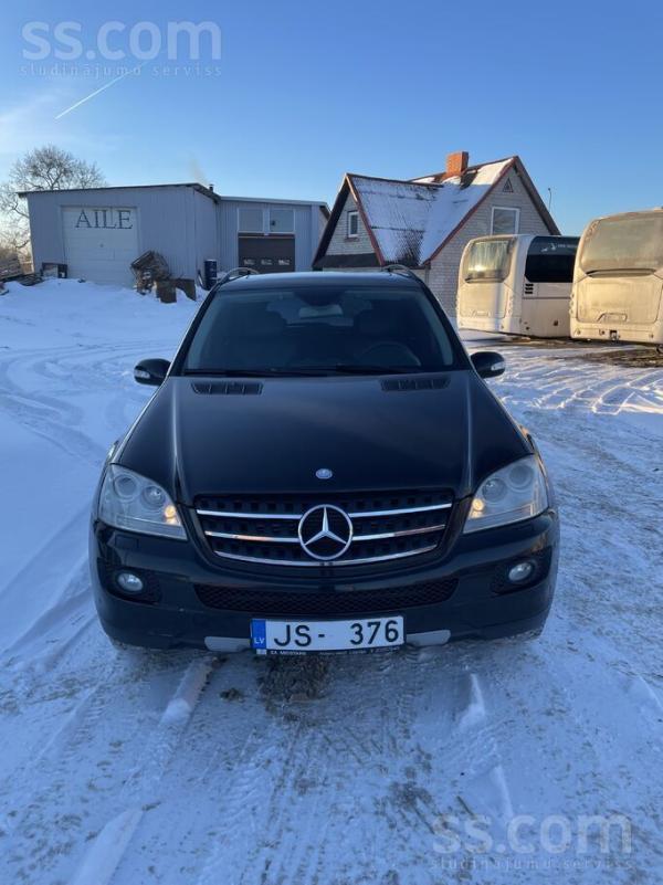 Melns Mercedes-Benz ML 320 2007 Liepāja, ar dzinēja tilpumu 3.00 L un nobraukumu 321 tūkst. km par 6400 €, foto 6 vietnē AUTOMOTO.COM.LV