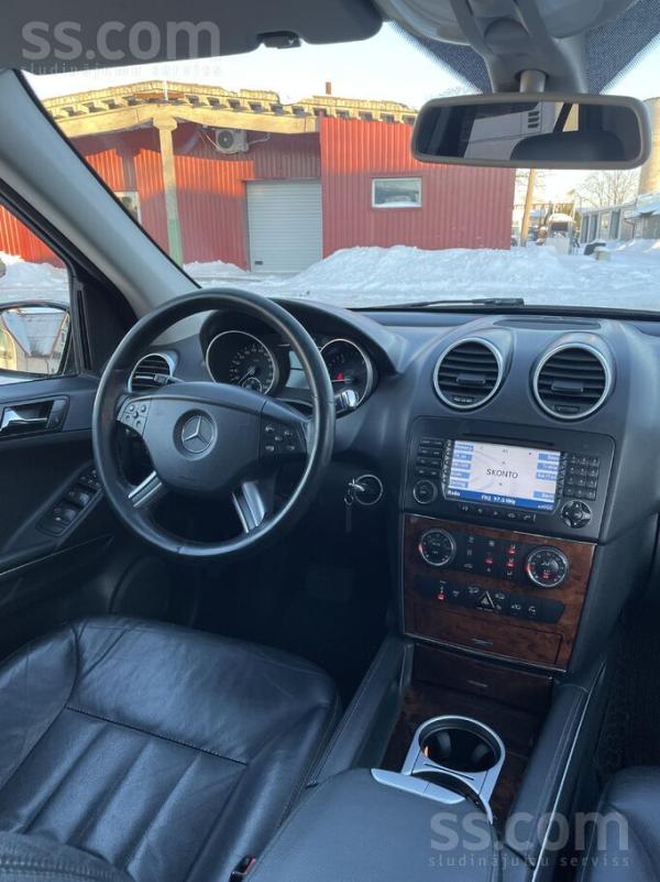 Melns Mercedes-Benz ML 320 2007 Liepāja, ar dzinēja tilpumu 3.00 L un nobraukumu 321 tūkst. km par 6400 €, foto 8 vietnē AUTOMOTO.COM.LV