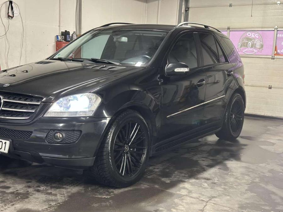 Melns Mercedes-Benz ML 320 2007 Kauņa, ar dzinēja tilpumu 3.00 L un nobraukumu 305 tūkst. km par 5500 €, foto 1 vietnē AUTOMOTO.COM.LV