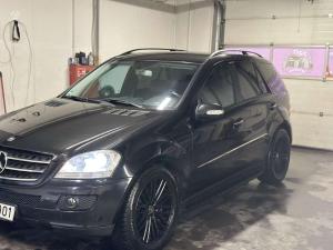 Melns Mercedes-Benz ML 320 2007 Kauņa, ar dzinēja tilpumu 3.00 L un nobraukumu 305 tūkst. km par 5500 €, foto 3 vietnē AUTOMOTO.COM.LV