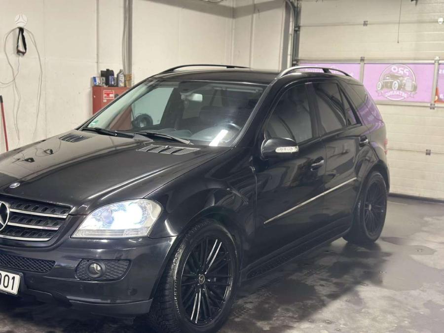 Melns Mercedes-Benz ML 320 2007 Kauņa, ar dzinēja tilpumu 3.00 L un nobraukumu 305 tūkst. km par 5500 €, foto 3 vietnē AUTOMOTO.COM.LV