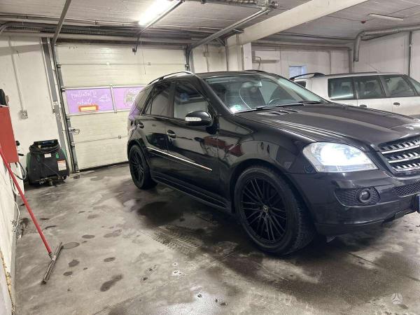 Melns Mercedes-Benz ML 320 2007 Kauņa, ar dzinēja tilpumu 3.00 L un nobraukumu 305 tūkst. km par 5500 €, foto 5 vietnē AUTOMOTO.COM.LV