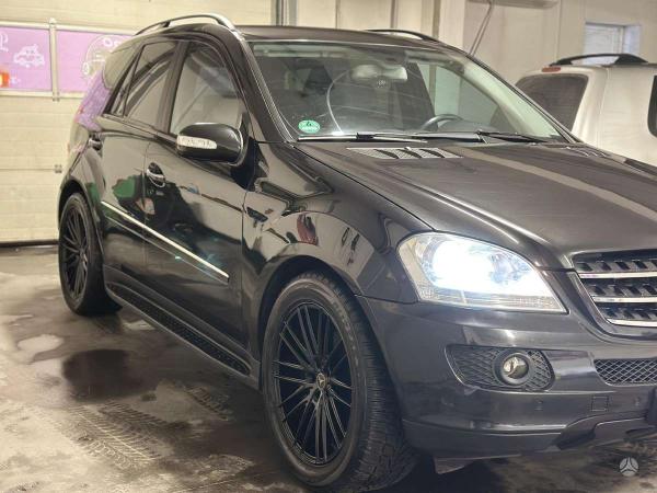 Melns Mercedes-Benz ML 320 2007 Kauņa, ar dzinēja tilpumu 3.00 L un nobraukumu 305 tūkst. km par 5500 €, foto 6 vietnē AUTOMOTO.COM.LV