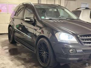 Melns Mercedes-Benz ML 320 2007 Kauņa, ar dzinēja tilpumu 3.00 L un nobraukumu 305 tūkst. km par 5500 €, foto 6 vietnē AUTOMOTO.COM.LV