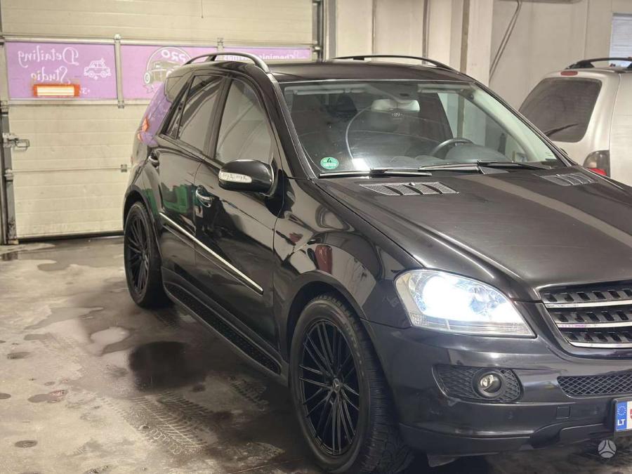Melns Mercedes-Benz ML 320 2007 Kauņa, ar dzinēja tilpumu 3.00 L un nobraukumu 305 tūkst. km par 5500 €, foto 7 vietnē AUTOMOTO.COM.LV