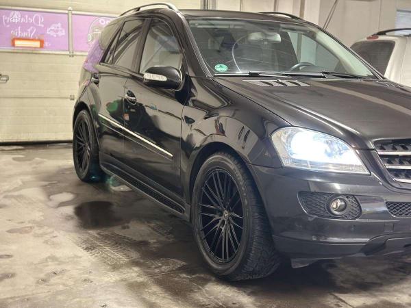 Melns Mercedes-Benz ML 320 2007 Kauņa, ar dzinēja tilpumu 3.00 L un nobraukumu 305 tūkst. km par 5500 €, foto 9 vietnē AUTOMOTO.COM.LV