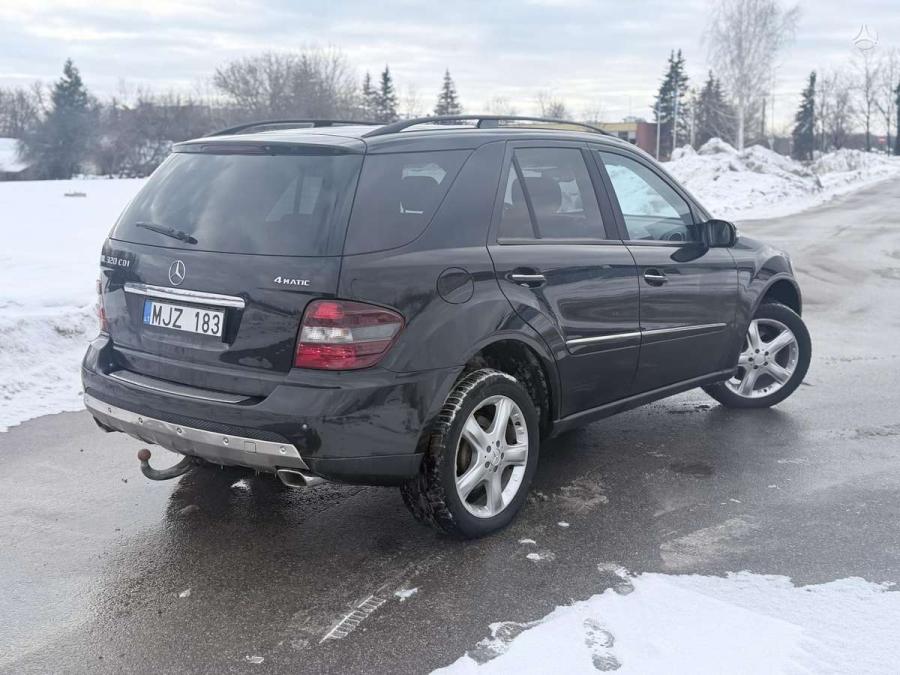 Melns Mercedes-Benz ML 320 2007 Viļņa, ar dzinēja tilpumu 2.99 L un nobraukumu 273 tūkst. km par 3750 €, foto 3 vietnē AUTOMOTO.COM.LV